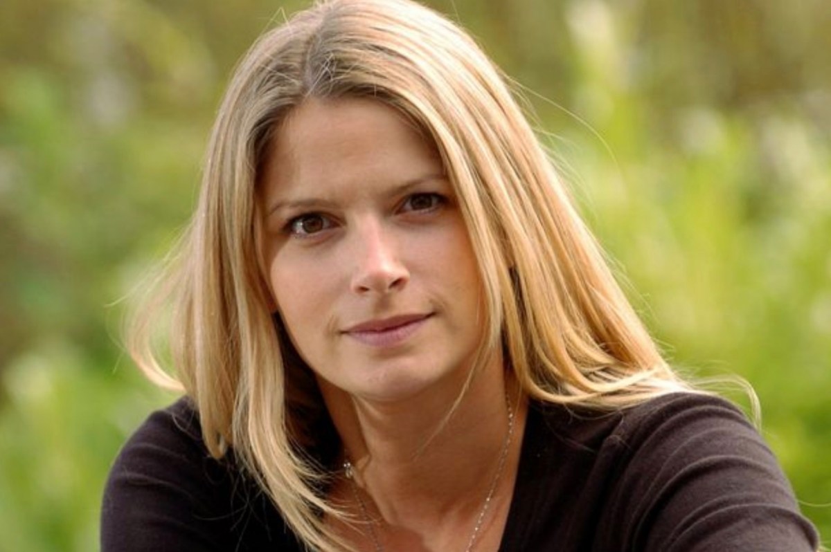 Caroline Sheen Temporarily Covers Louise Redknapp in West End 9 TO 5 ...